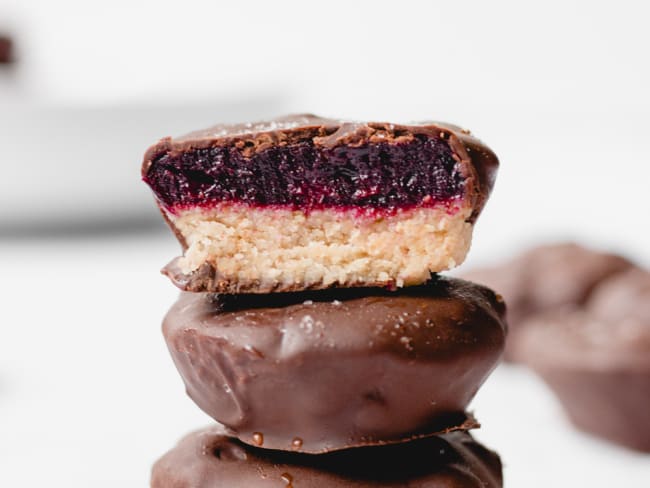 Recette Bouchées aux fruits rouges et chocolat noir vegan sans cuisson