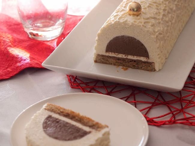 Recette Bûche de noël biscuit noisette, mousse vanille et namelaka chocolat