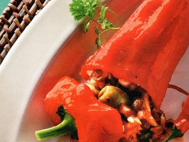 Poivrons longs farcis aux oignons, olives, câpres... - Recette par ...