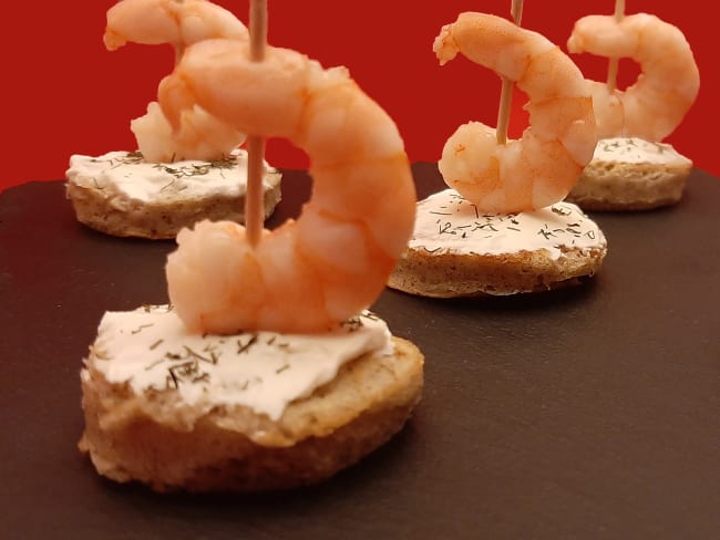 Blinis aux crevettes et fromage frais pour l'apéritif de Noël - Recette ...
