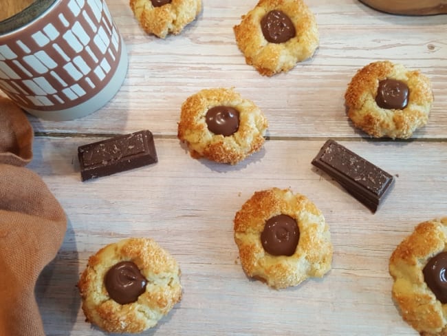 Sablés coco coeur chocolat - Recette par lacuisinedunetoquee