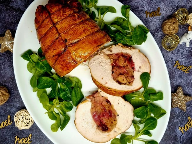 Un rôti de dinde parfait pour le réveillon, farci avec une farce aux ...