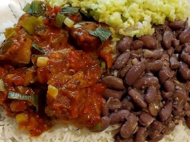 Rougail saucisses, haricots rouges de la cuisine créole - Recette par ...