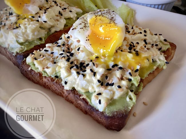 Toasts à l’avocat et aux œufs ou avocado toast - Recette par Le Chat ...