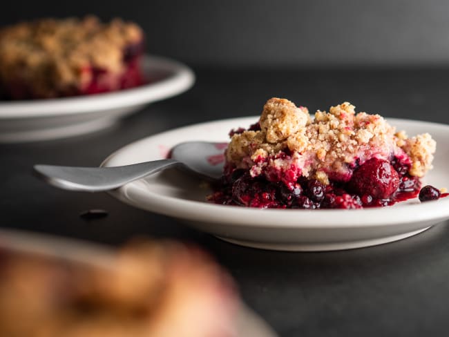 Une recette simple et rapide de crumble vegan aux fruits rouges ...