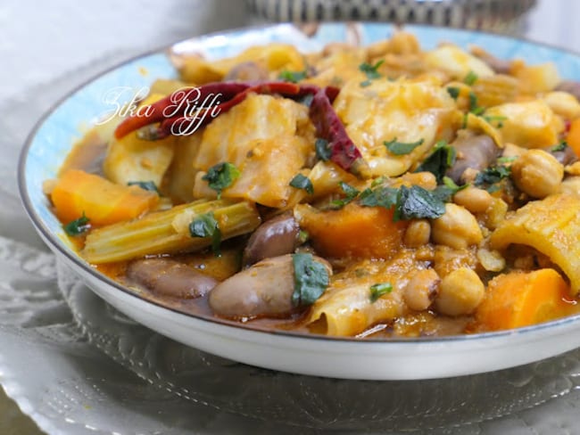 Tbaïkha typique du terroir de annaba- jardinière de légumes frais et ...