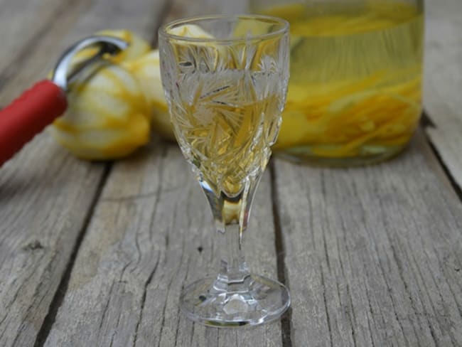 Limoncello - L'irrésistible liqueur de citron italienne - Recette par ...
