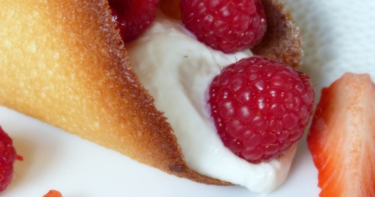 Cornet de crème de petits suisses et fruits rouges - Recette par ...