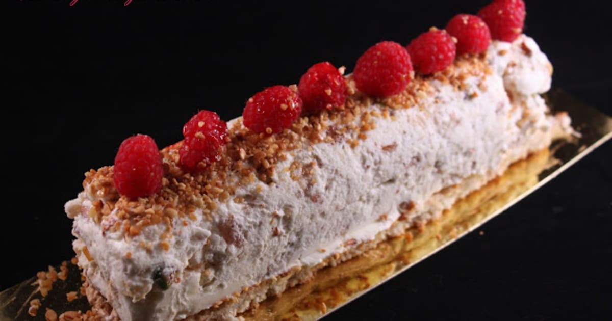 Bûche au nougat glacé et coulis de fruits rouges - Recette par Les ...