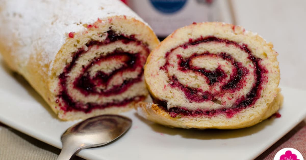 Roulé à la confiture de fruits rouges : recette Roulé à la confiture de ...