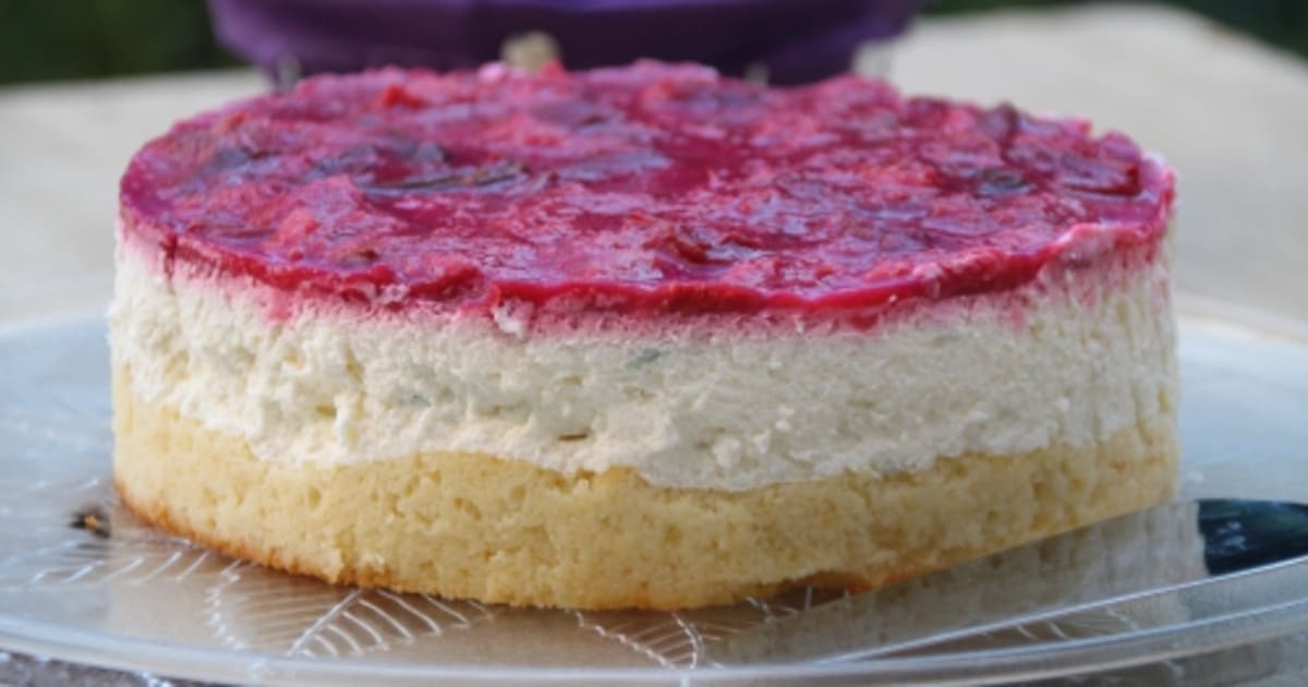 Gâteau moelleux au fromage blanc,citron vert et gelée de prunes rouges ...