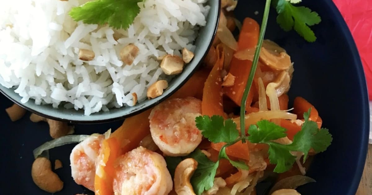 Pour fêter le nouvel an, ce soir on mange chinois Mettez tous les plats ...