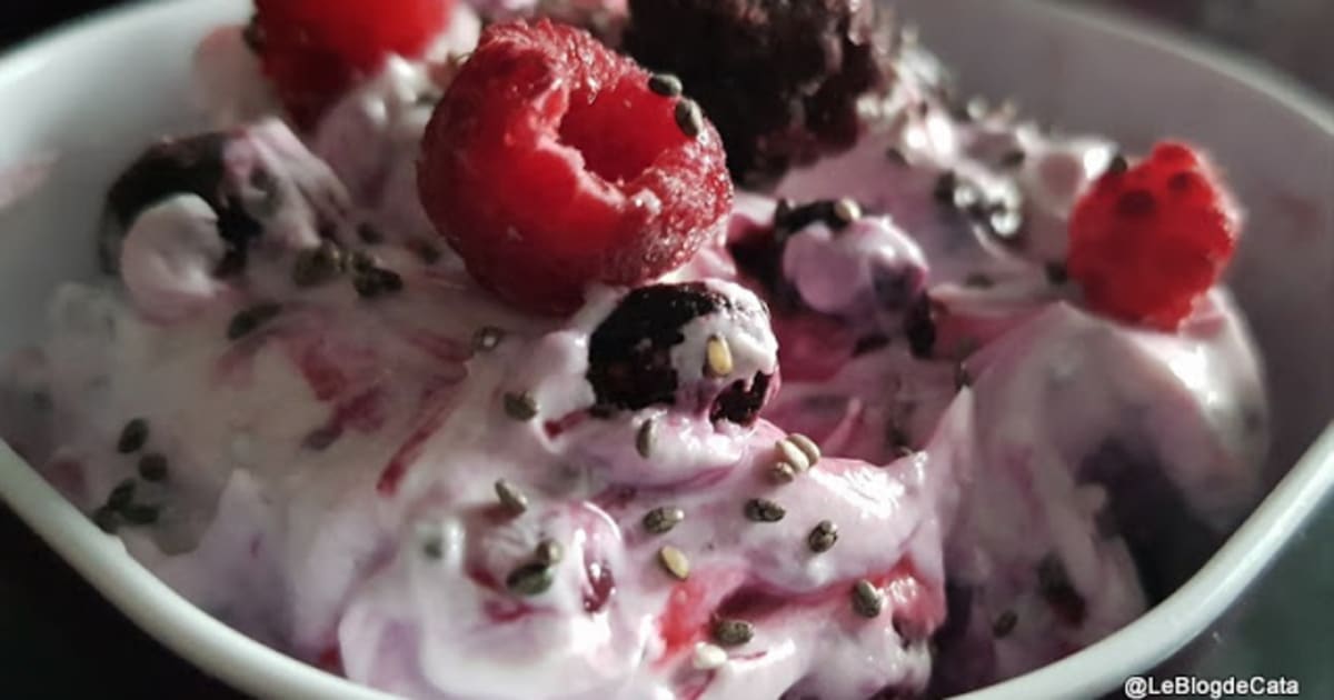 Fromage blanc vanillé aux fruits rouges et au chia - Recette par ...