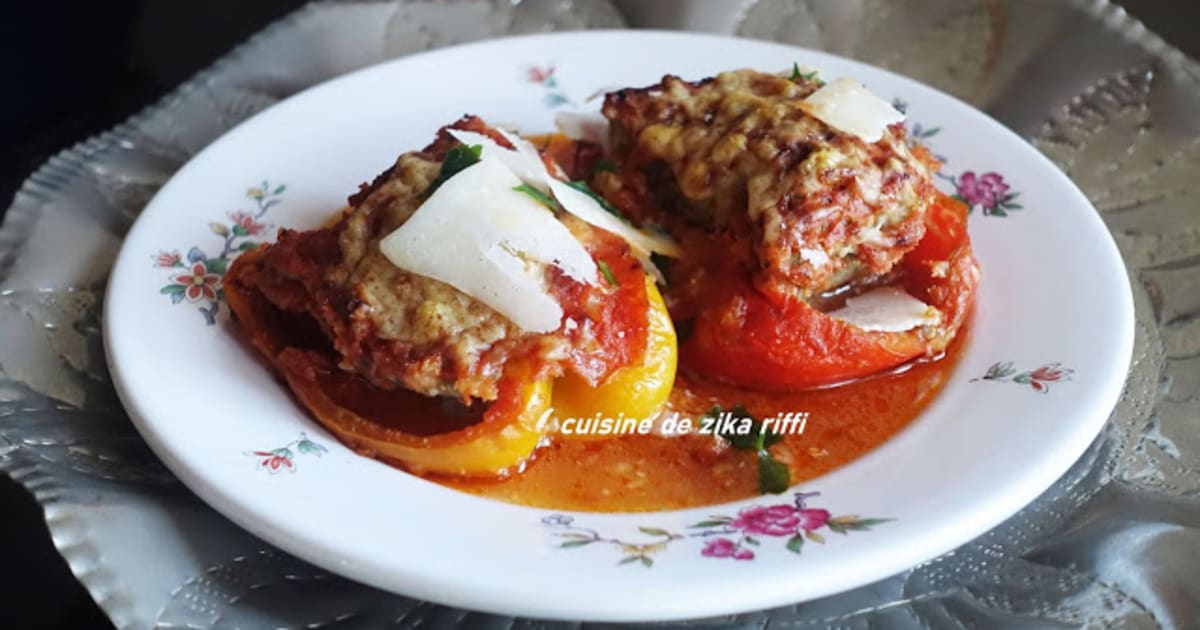 POIVRONS ROUGES FARCIS AU VEAU PARMESAN ET COULIS DE TOMATES AU FOUR ...