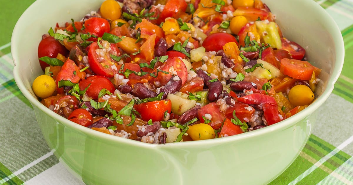 Salade de haricots rouges, sarrasin, tomates et concombre