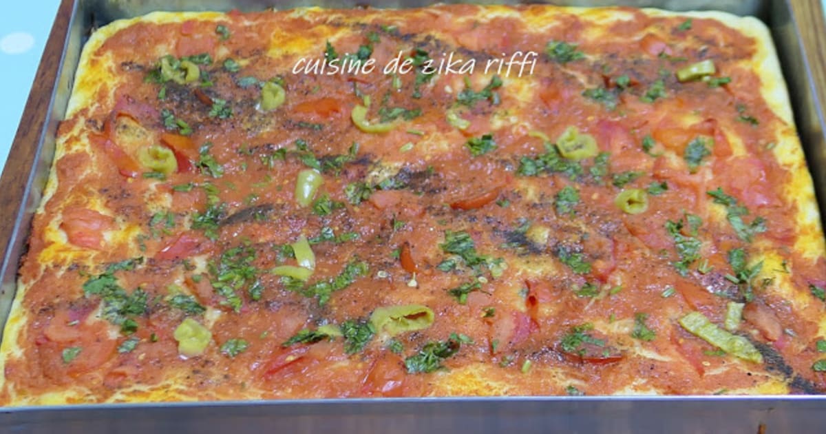 PIZZA CARRÉE ALGÉRIENNE -AUTHENTIQUE PIEDS NOIRS BÔNOIS - Recette par Zika
