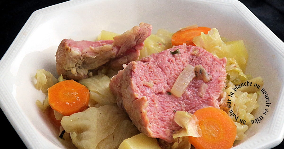 Potée au chou et à la palette de porc demi-sel, un délicieux plat d ...