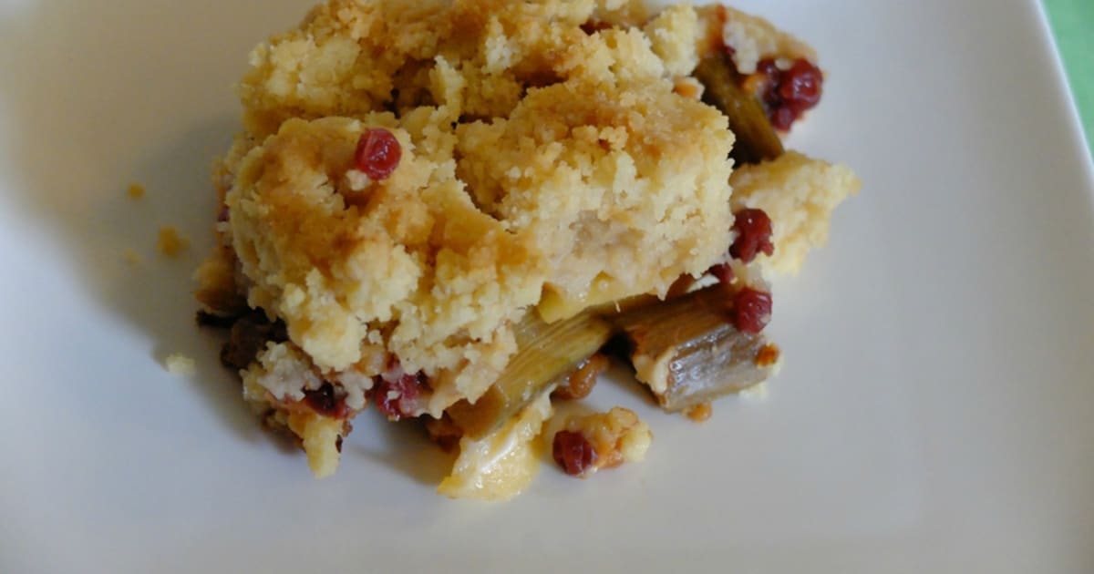 Crumble pommes et rhubarbe aux airelles pour le goûter - Recette par La ...