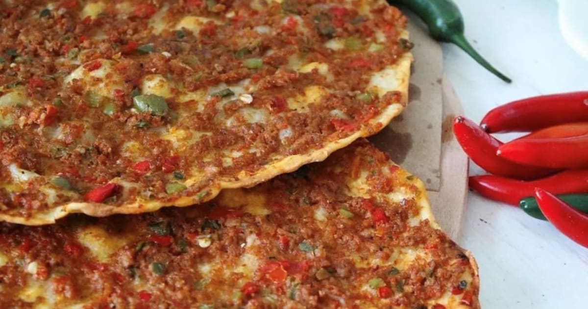 Pizza turque à pâte fine "Lahmacun" : recette Pizza turque "Lahmacun"