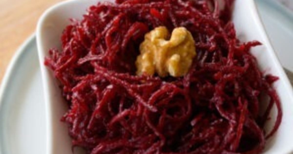 Salade croquante de betterave rouge crue - Recette par Une aiguille ...