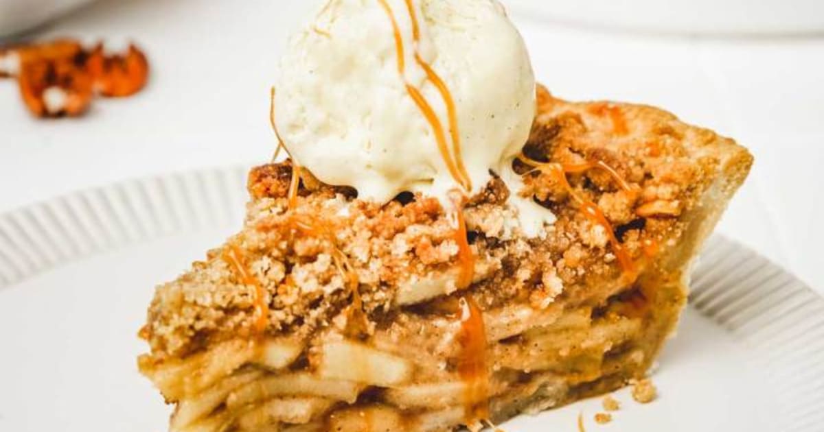 Tarte aux Pommes Crumble (Dutch Apple Pie) - Recette par Sweetly Cakes