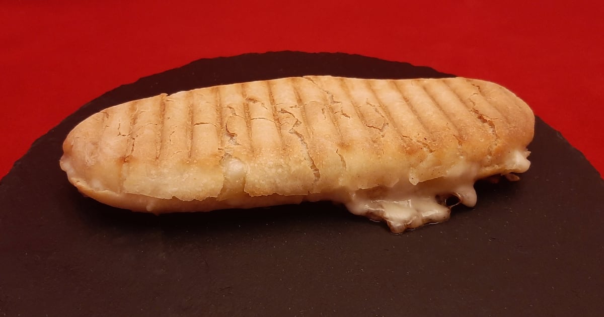 Panini maison avec jambon de Parme, mozzarella et comté - Recette par ...