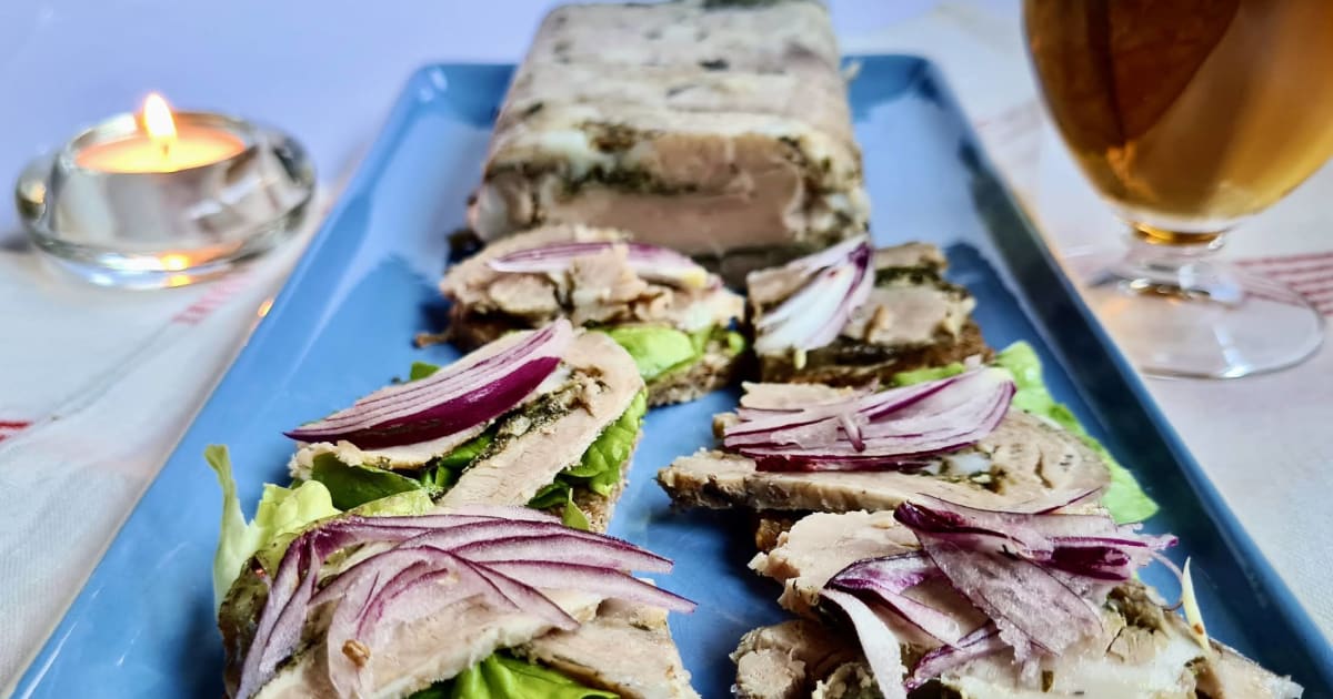 Rullepølse danois : un pressé de poitrine de porc roulée - Recette par ...