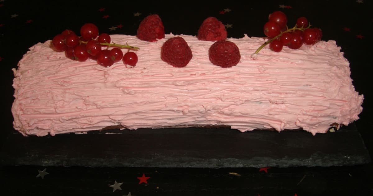 Bûche de Noël au mascarpone et aux fruits rouges - Recette par ça ne ...