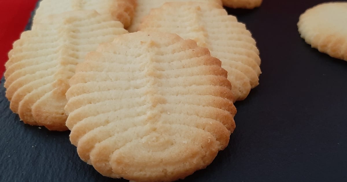 Biscuits amande réalisés avec une presse