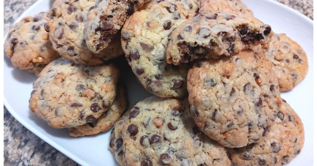 Cookies hyper gourmands aux pépites de chocolat et noix - Recette en ...
