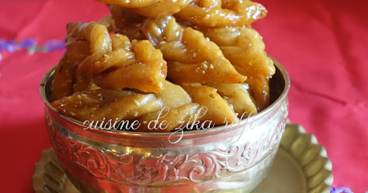 Griwech- gâteaux algériens frits au miel et amandes pour ramadan ...