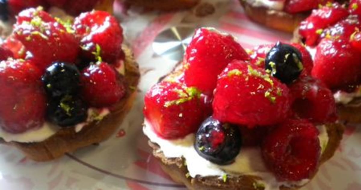 Recette Tartelettes aux fruits rouges, crème à la violette