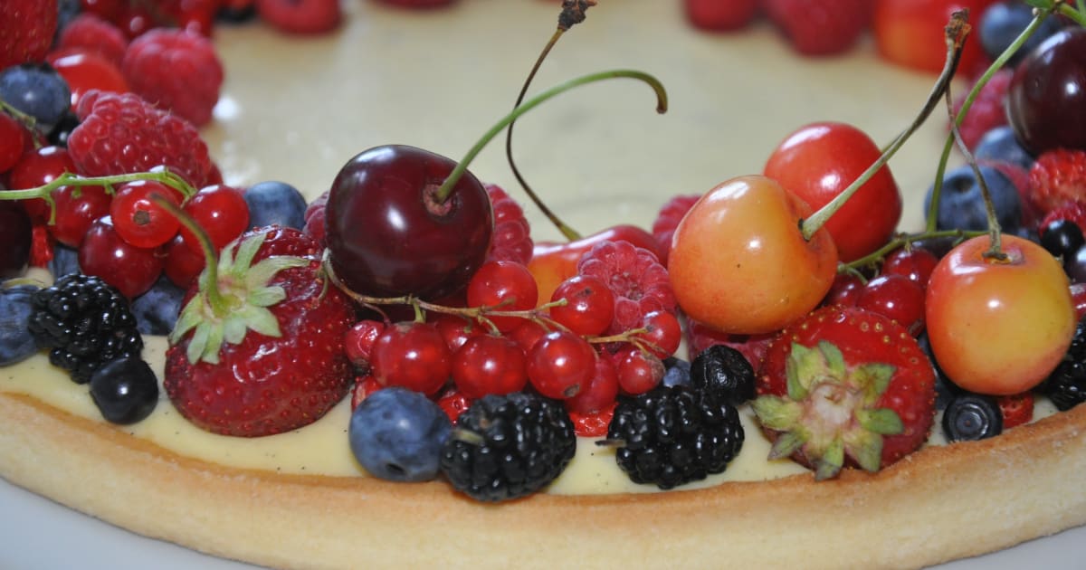 Tarte "Festival de fruits rouges" avec une crème tutti frutti - Recette ...