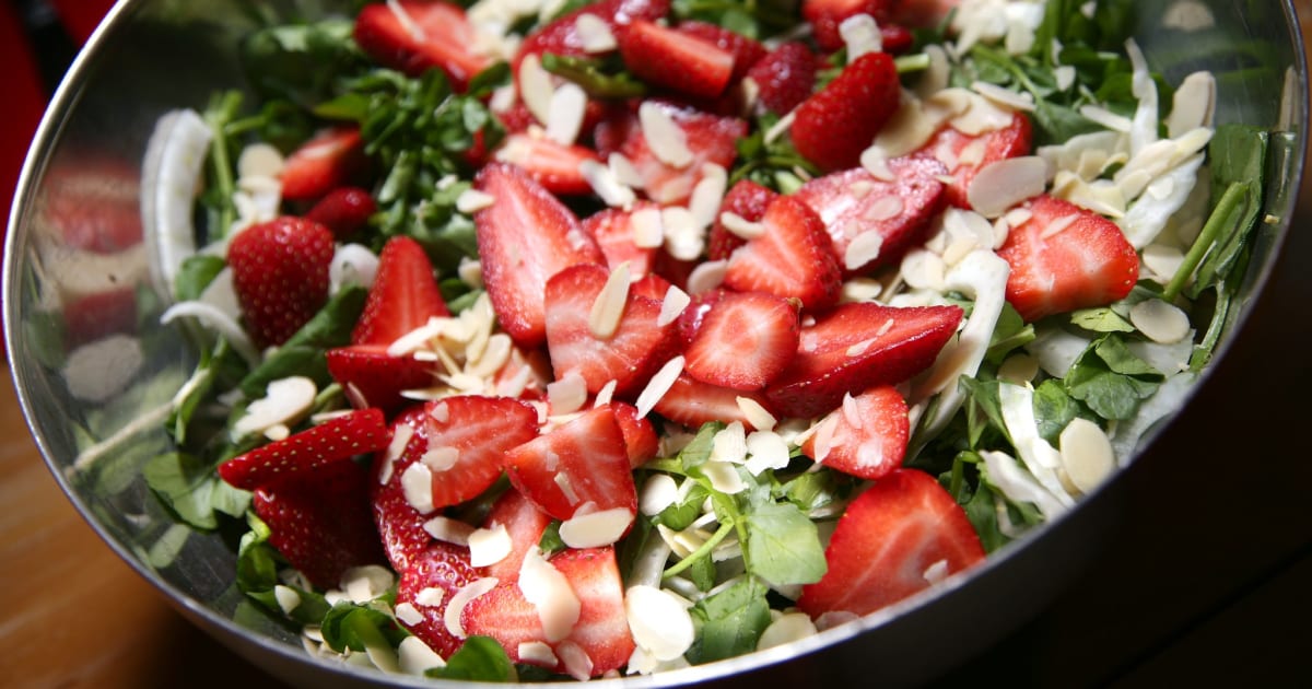 Nos recettes de salades de fraises à consommer sans modération tout l'été
