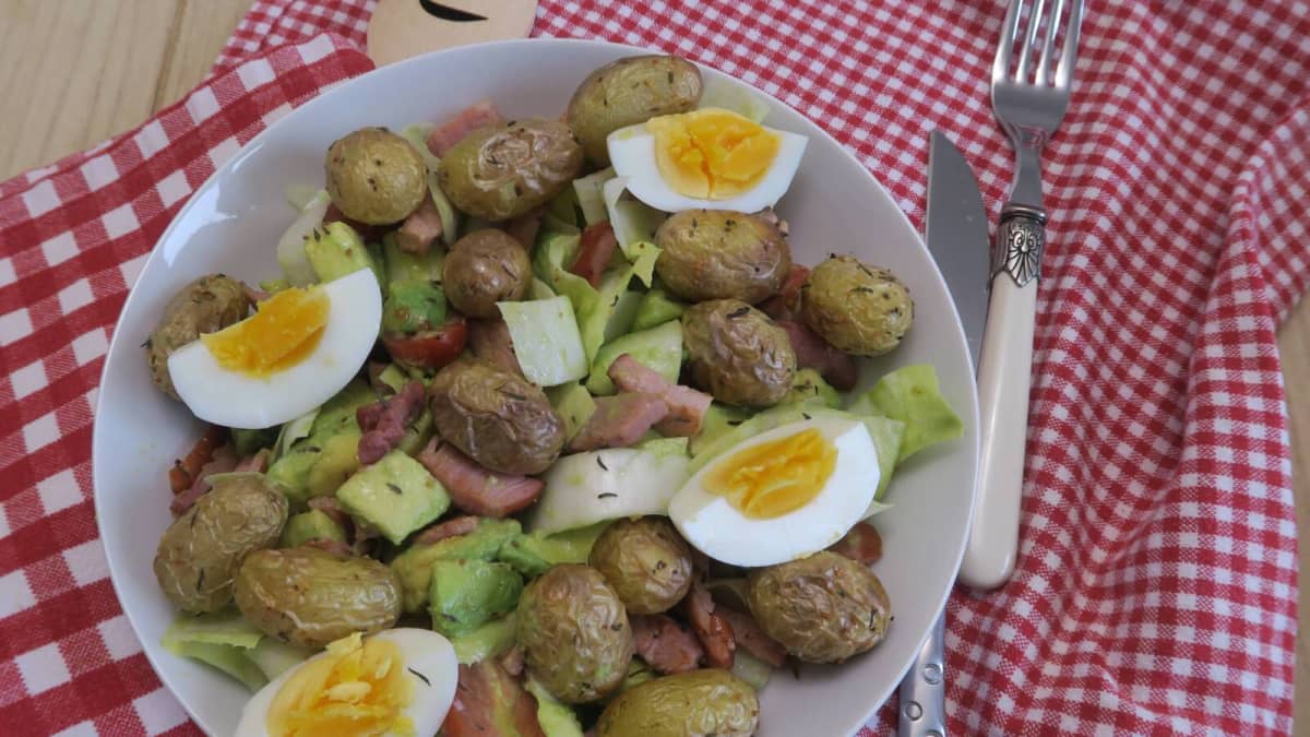 Salade de pommes de terre grenailles rôties à l'avocat et bacon ...
