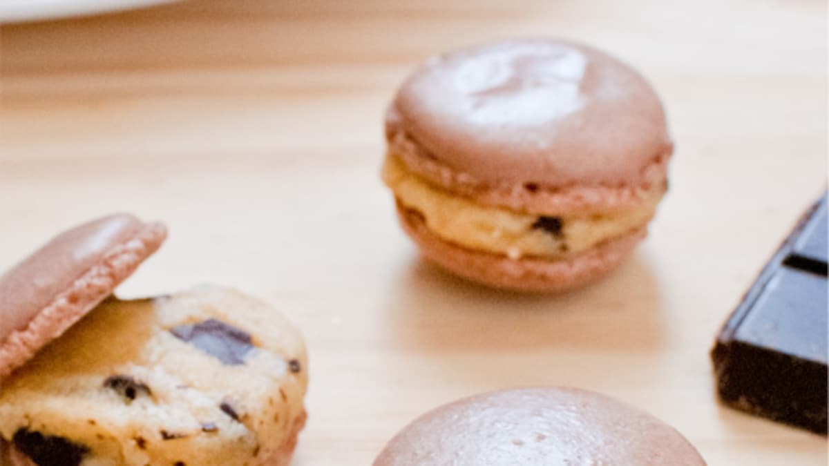 Macarons au chocolat et à la pâte à cookies - Recette par Stella Cuisine