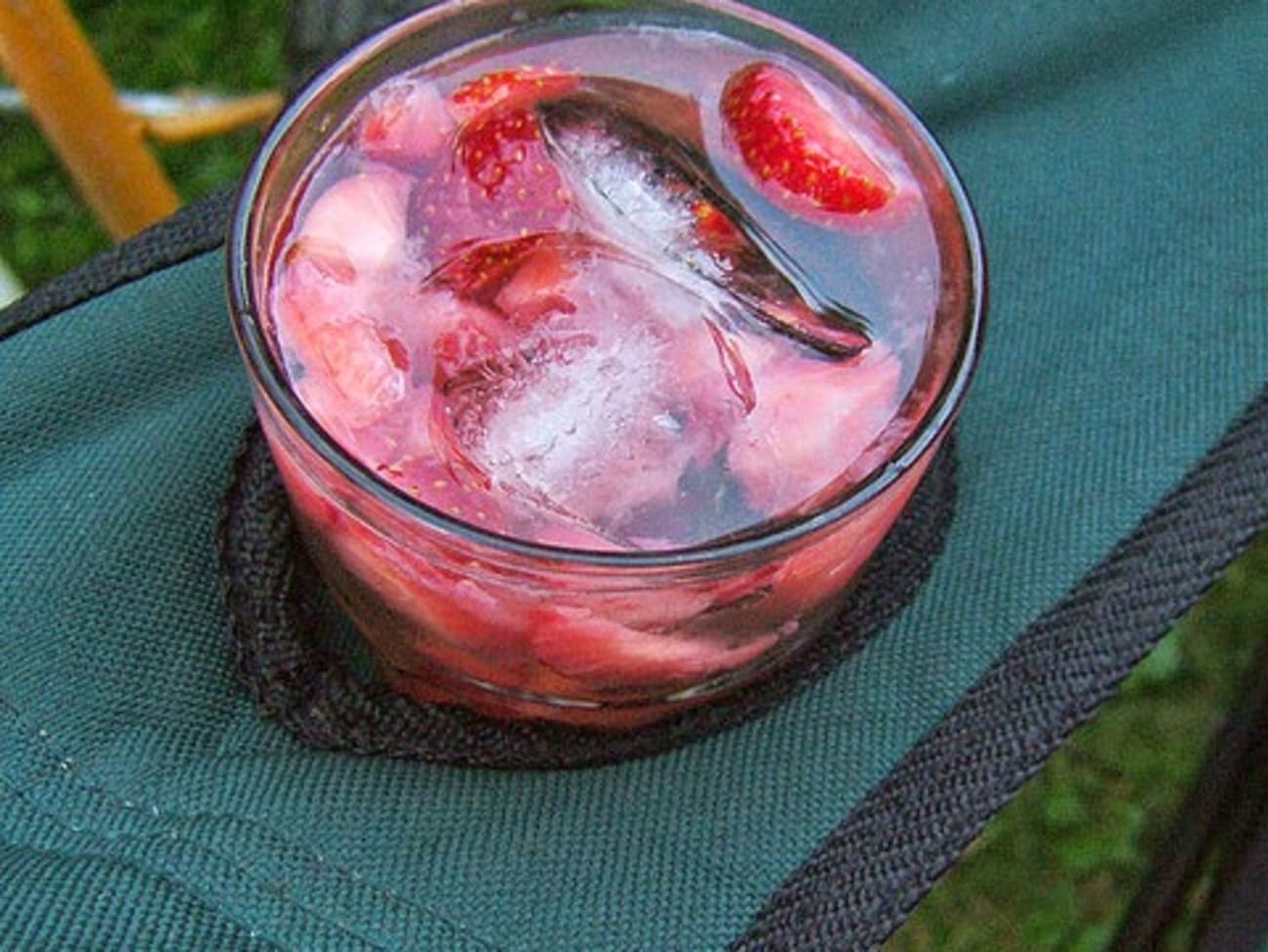 Sangria blanche aux figues, fruits rouges, fleurs d'oranger (Cocktail ...