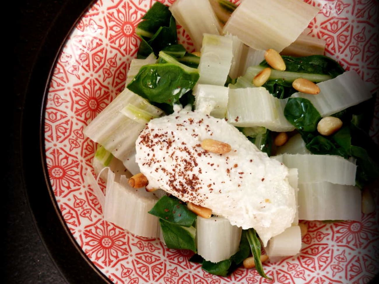Blettes toutes simples, sauce tahini, pignons et sumac comme chez Yotam ...
