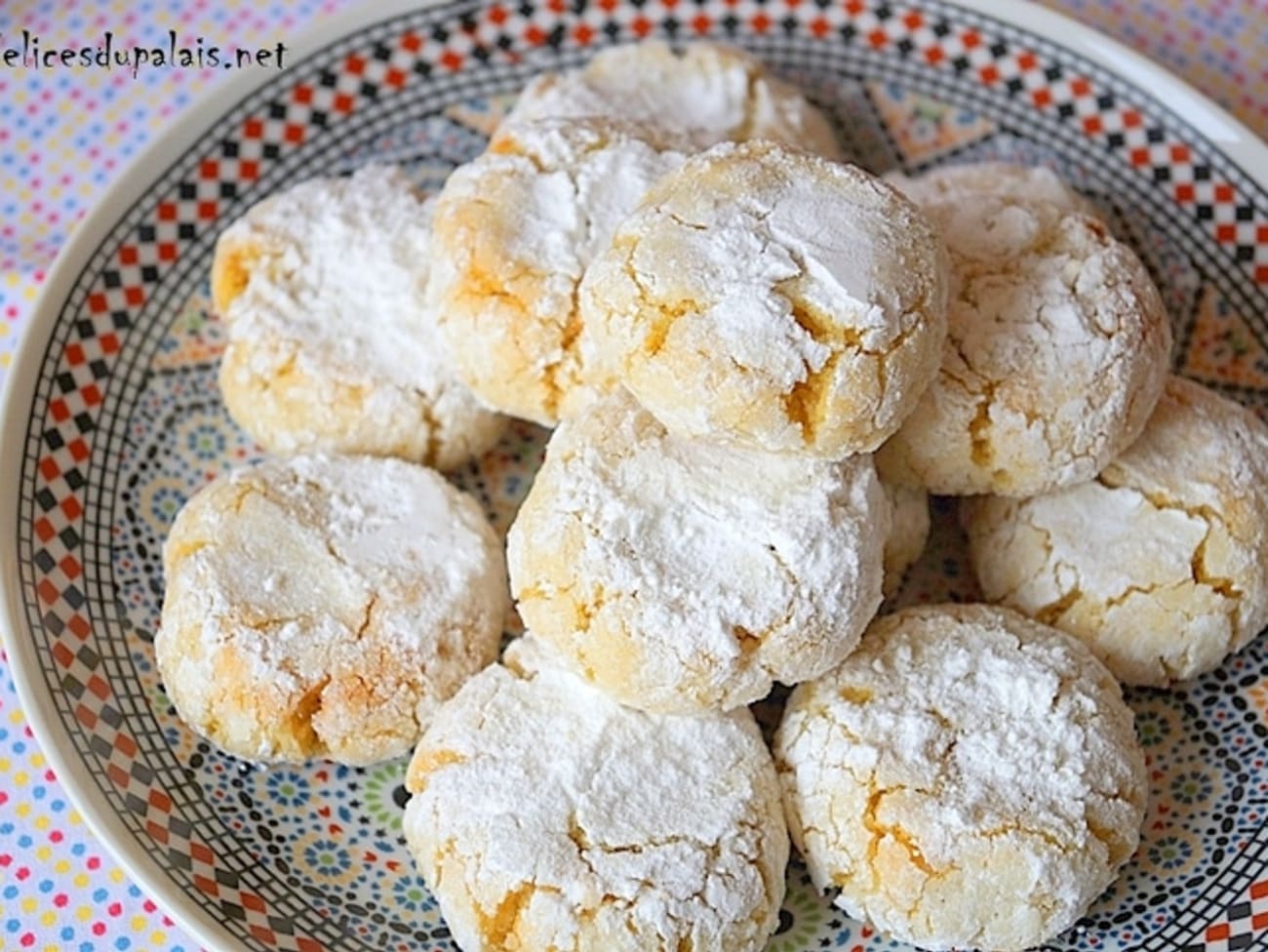 Petits biscuits marocains ghriba aux amandes et noix de coco - Recette ...