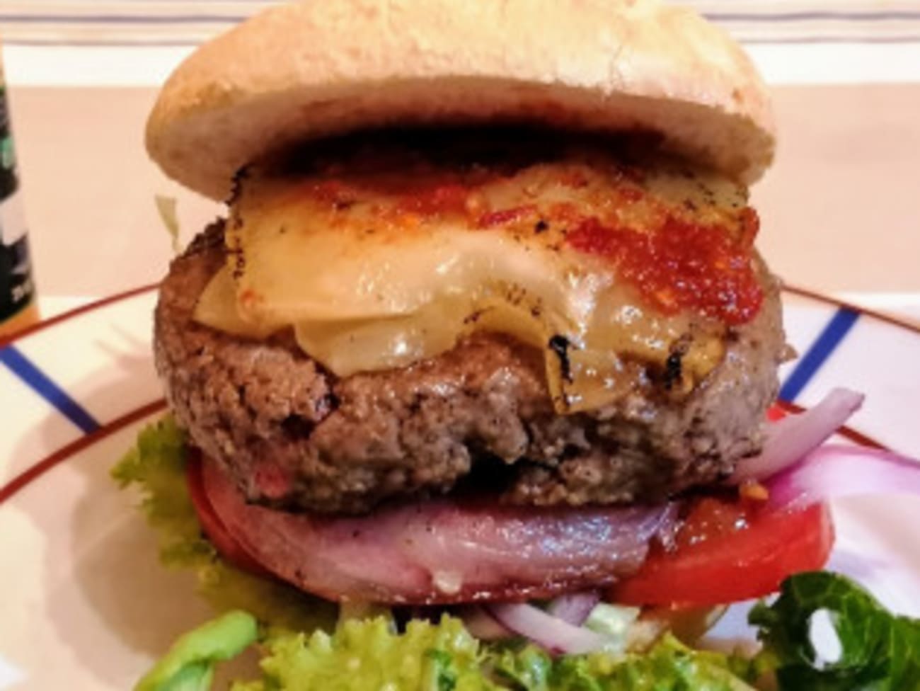 Burger Basque au brebis sauce SAKARI et confiture de piment d’Espelette ...