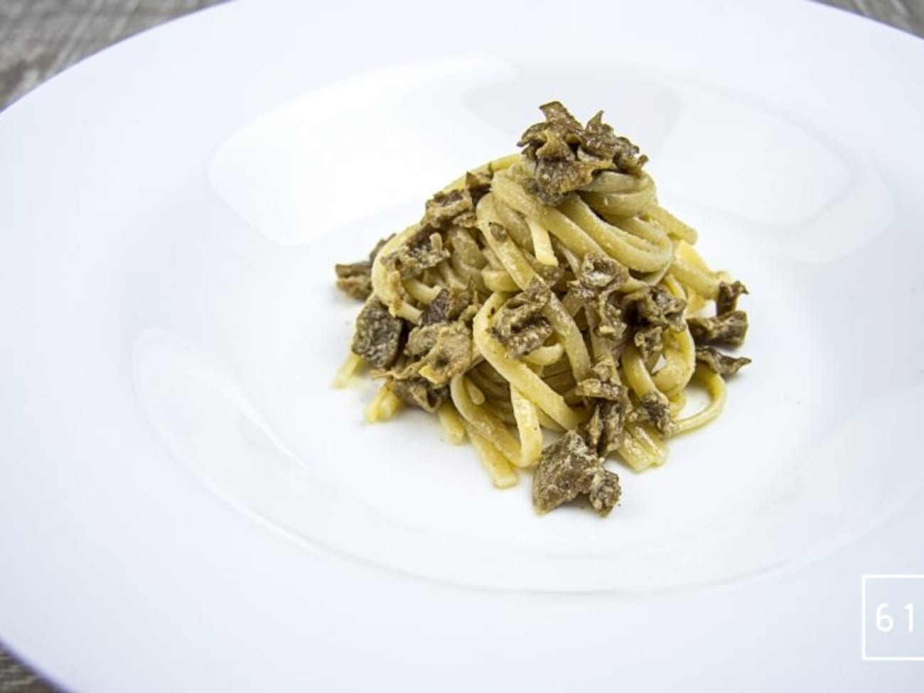 Linguine au Sparassis crispa et au foie gras - Recette par 61 Degrés