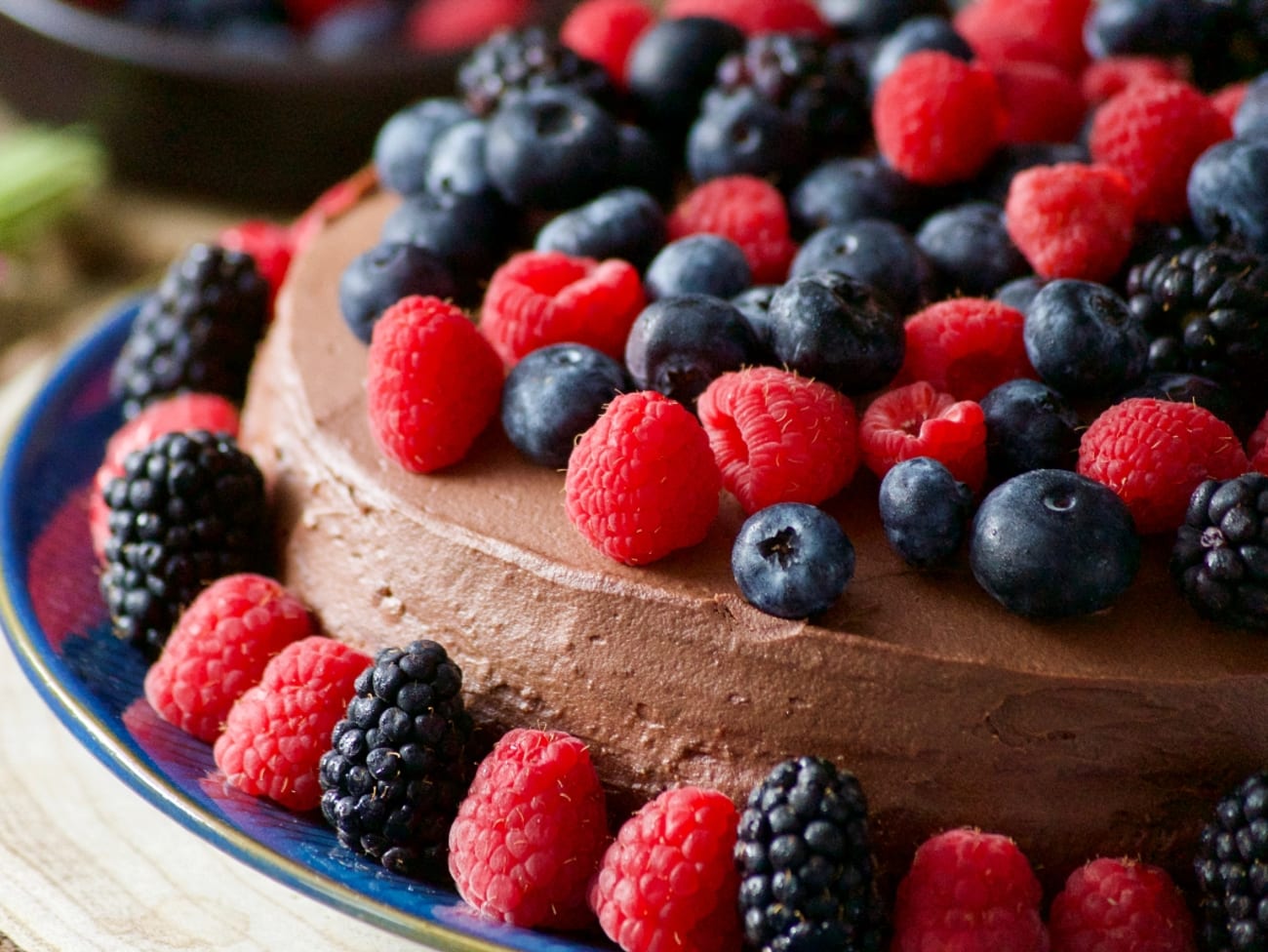 Gâteau chocolat noisette et fruits rouges - Recette par auxdelicesdupalais