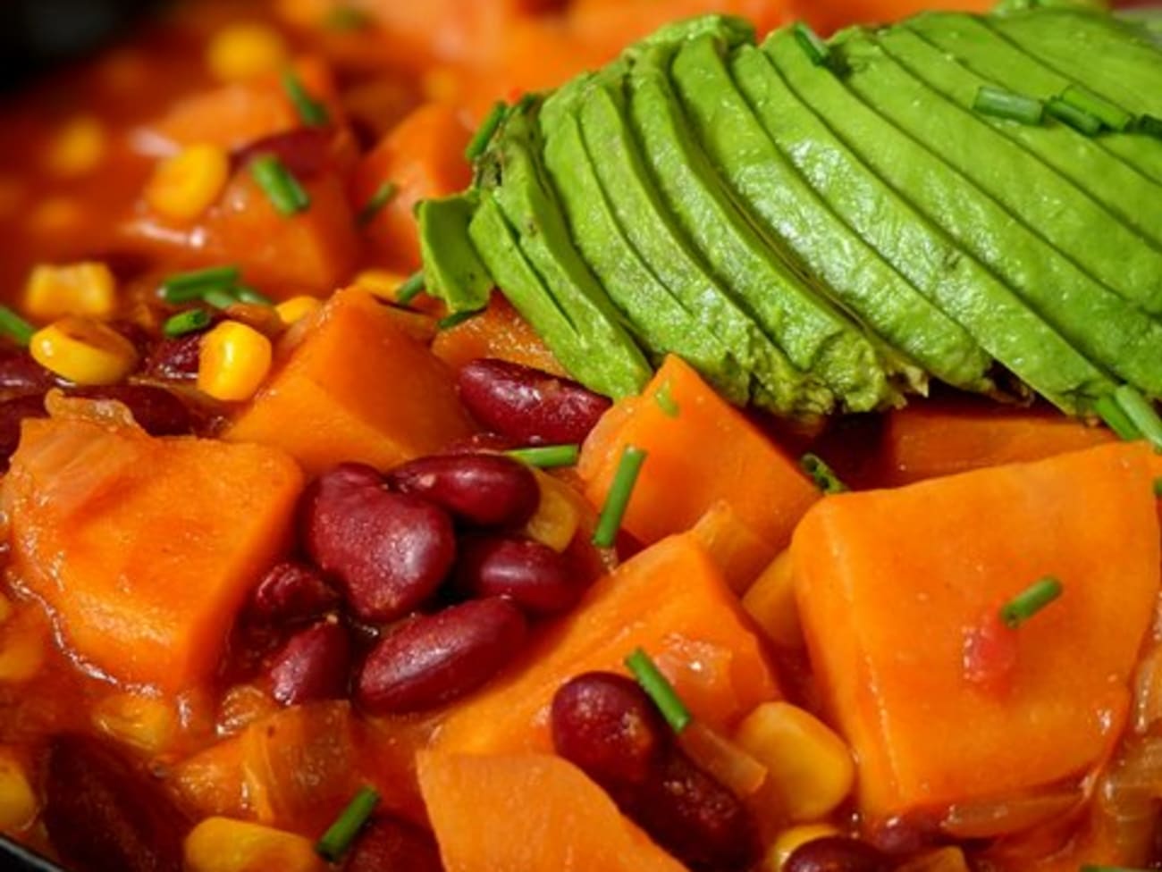 Chili épicé aux haricots noirs et patates douces. - Recette par Nadji