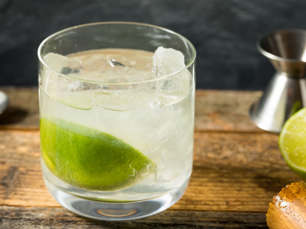 Ti-Punch cocktail au rhum blanc et au citron vert - Recette par Chef Simon