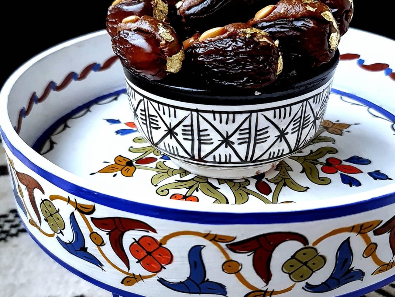 Dattes fourrées au sellou (ou slilou, ou sfouf) - Recette par ...