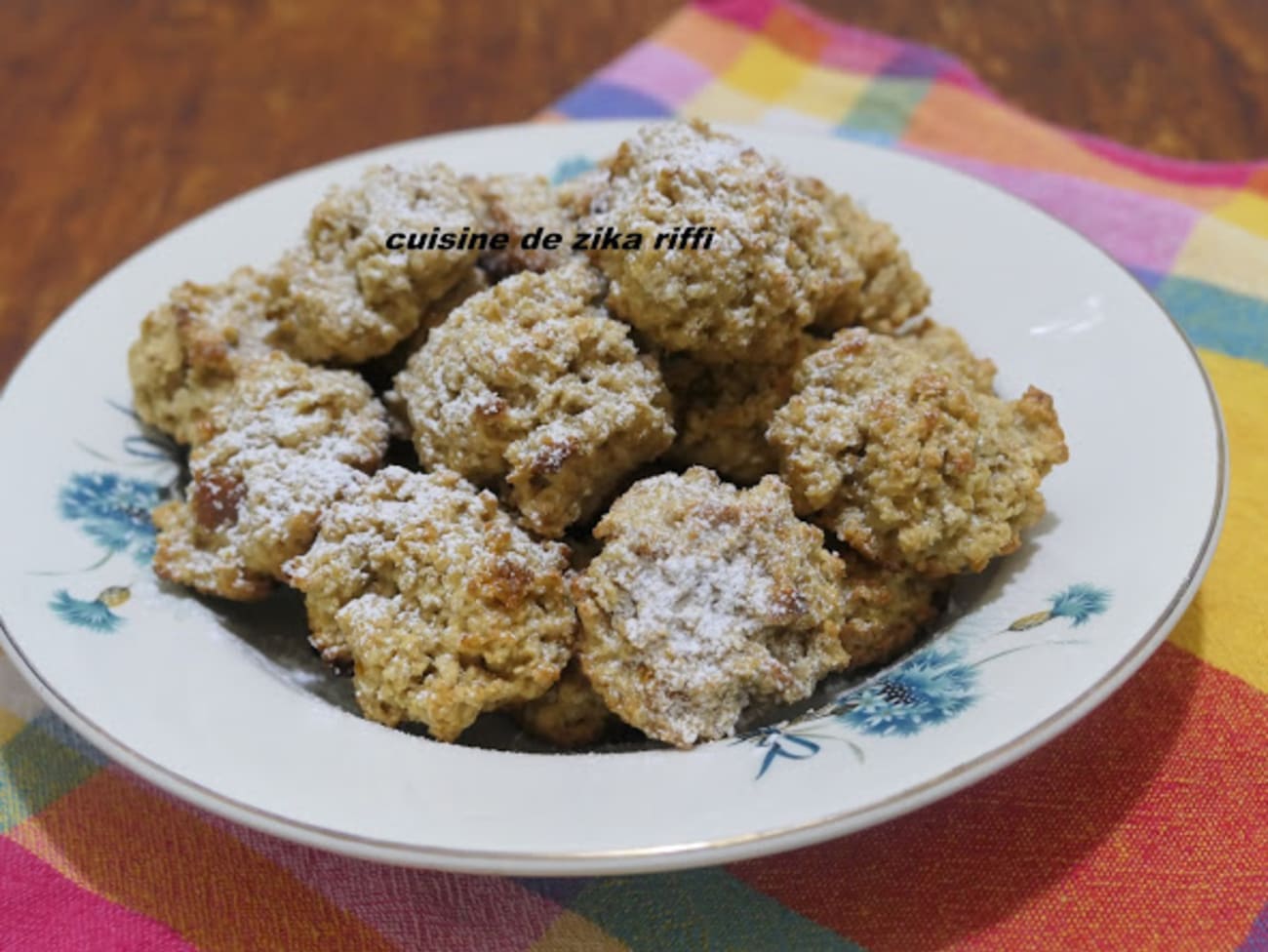 BISCUITS AUX FLOCONS D'AVOINE À LA CONFITURE D'ABRICOTS MAISON ...