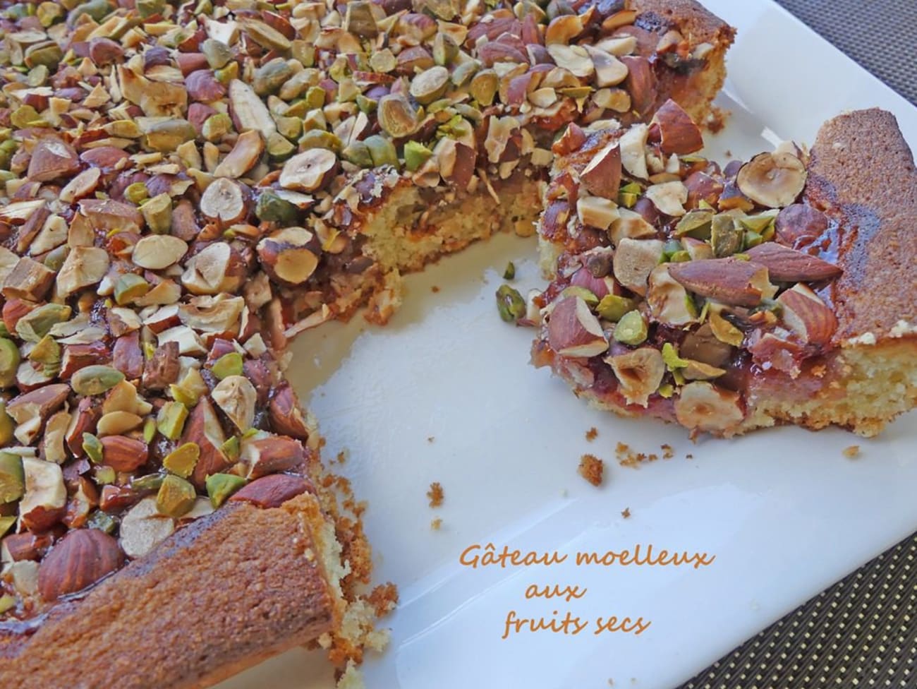 Gâteau moelleux aux fruits secs pour un bon goûter - Recette par ...