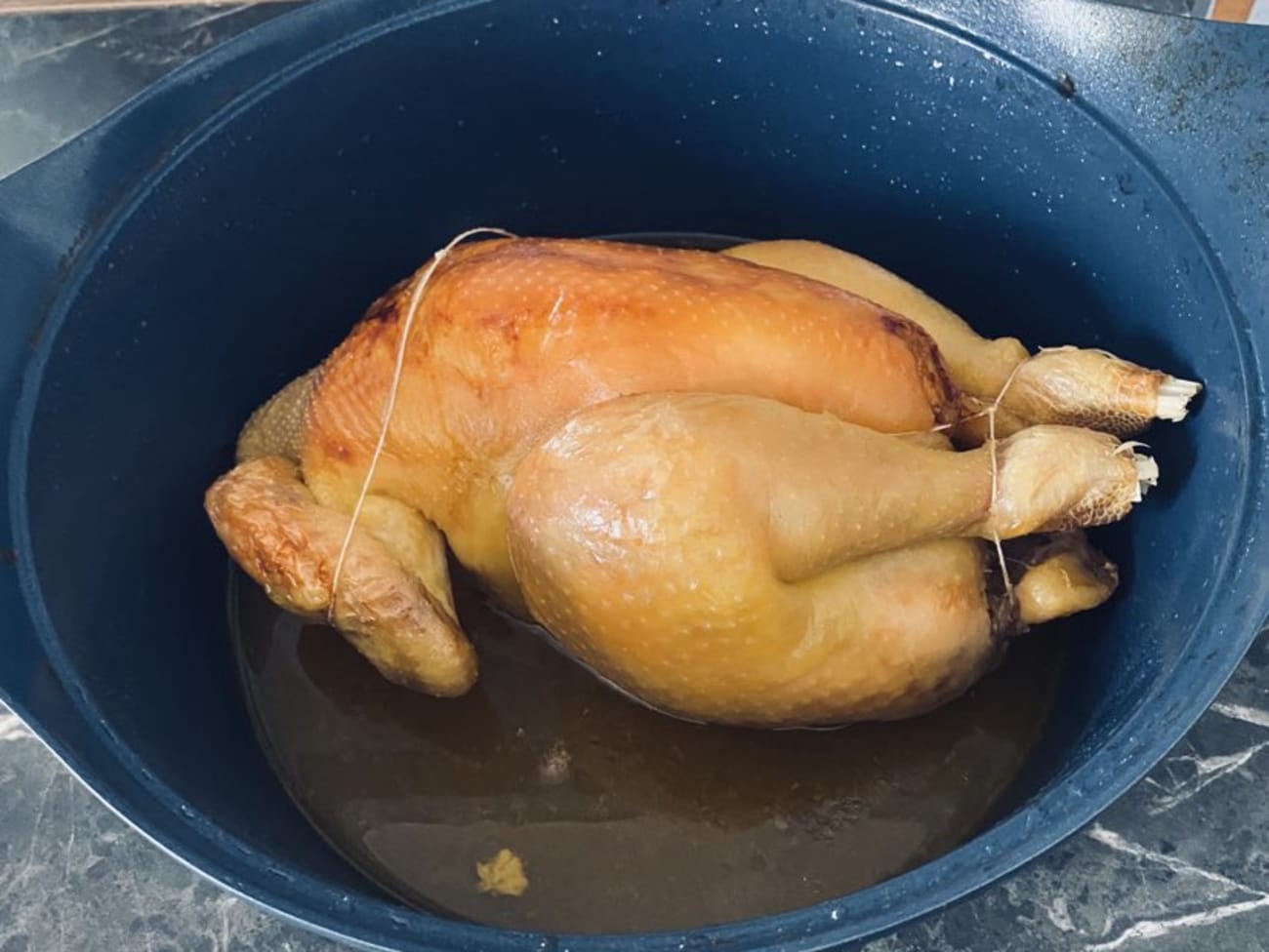 Cuire un chapon farci au bouillon - Recette par passeportpourlacuisine