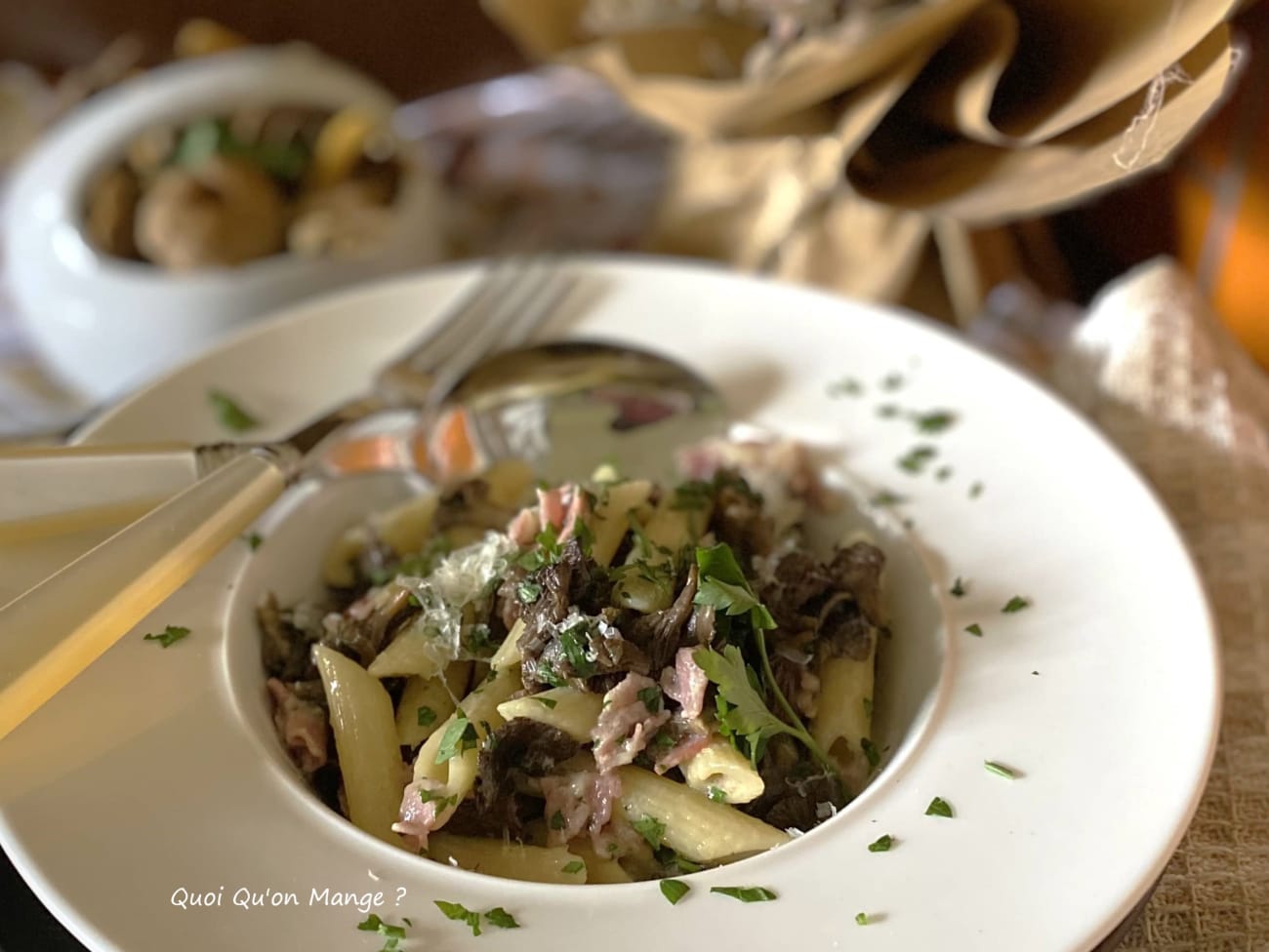 Penne crémeux aux girolles grises et au bacon - Recette par Quoi qu'on ...