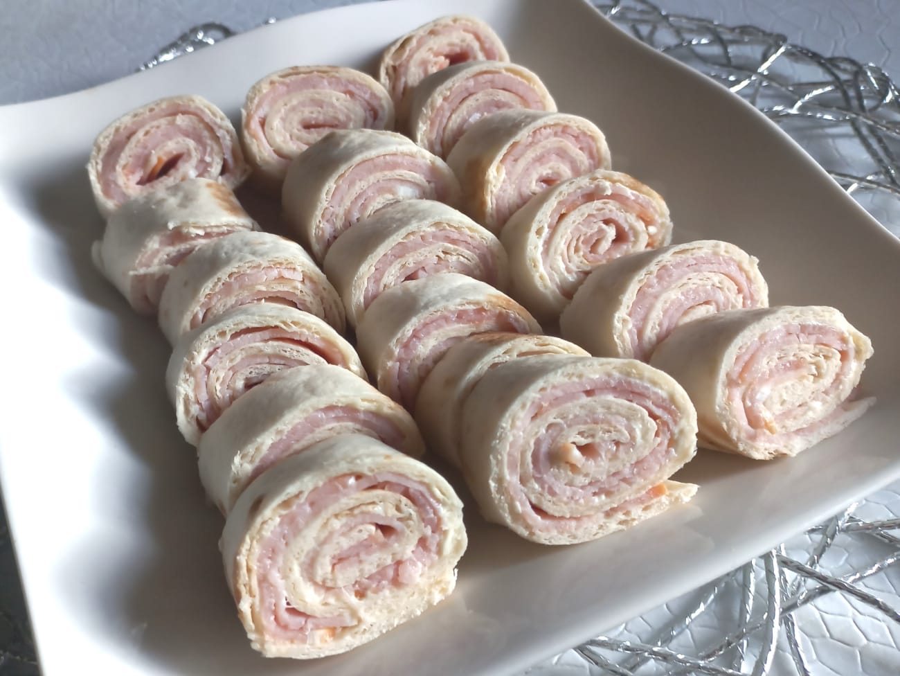 Wraps apéritifs jambon et St-Môret - Recette par ça ne sent pas un peu ...